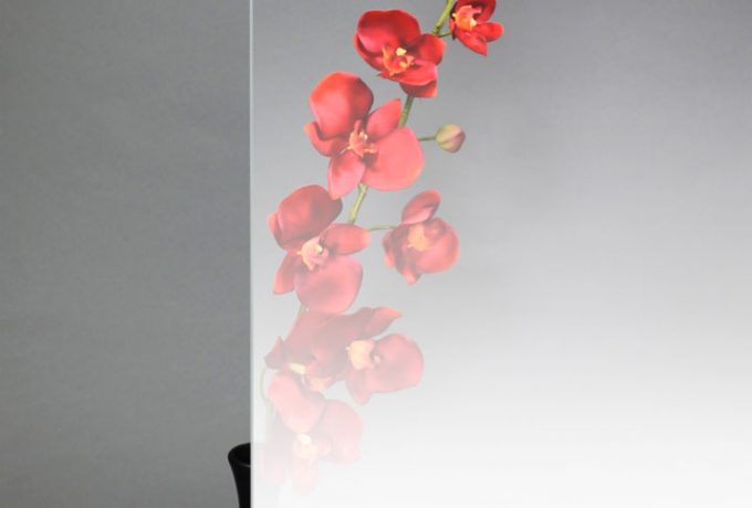 Gradient Colored Glass "Ultra-White Fade®" | Bendheim