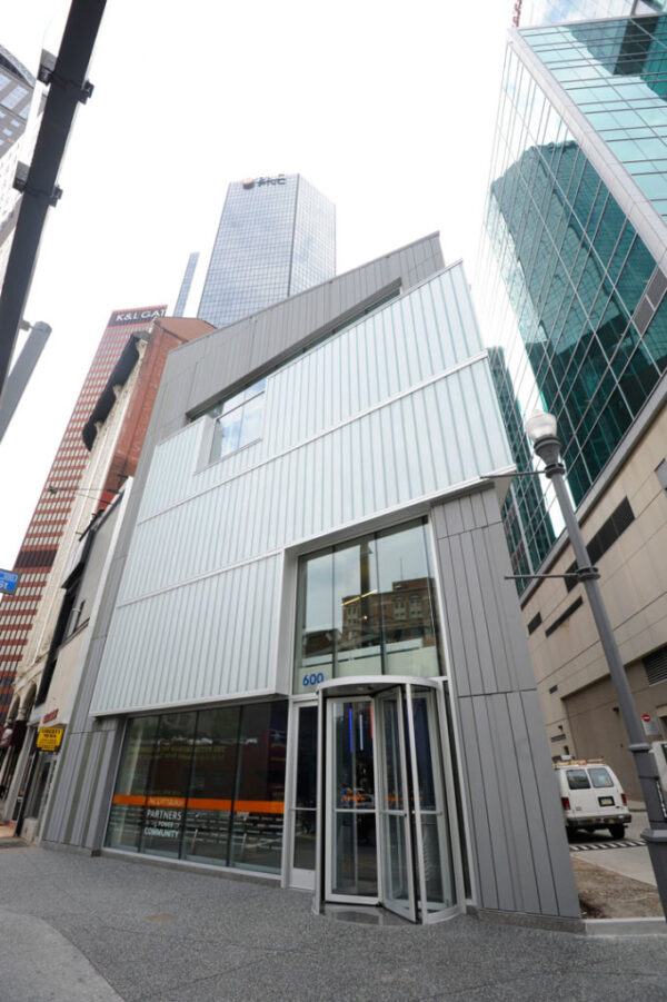600 Liberty Ave. - PNC Legacy Project | Bendheim Channel Glass Project