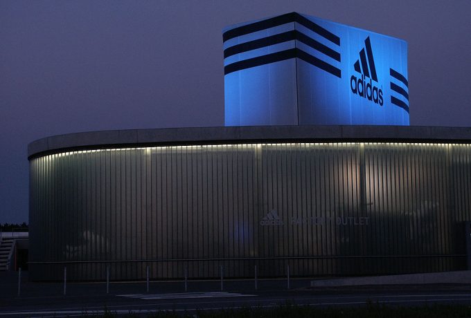 Adidas Factory Outlet | Bendheim Channel Glass Project