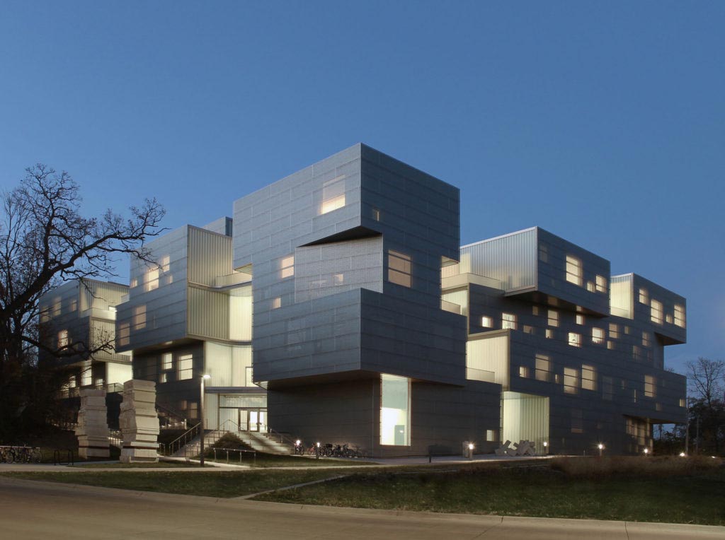 Univ. of Iowa - Visual Arts Building | Bendheim Channel Glass Project