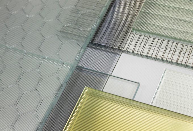 Silver Houdini™ Micro Fluted Architectural Mirror | Bendheim