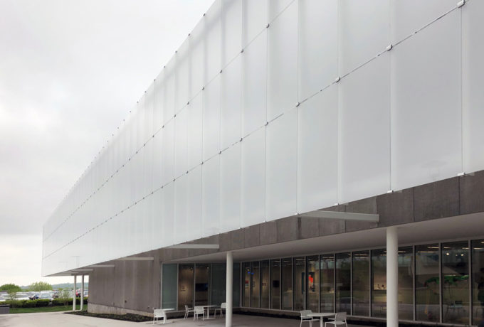 JCCC Fine Arts and Design Studio | Bendheim Ventilated Glass Facade