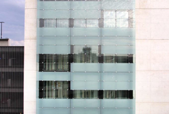 Eppley Airfield | Bendheim Glass Rainscreen Project